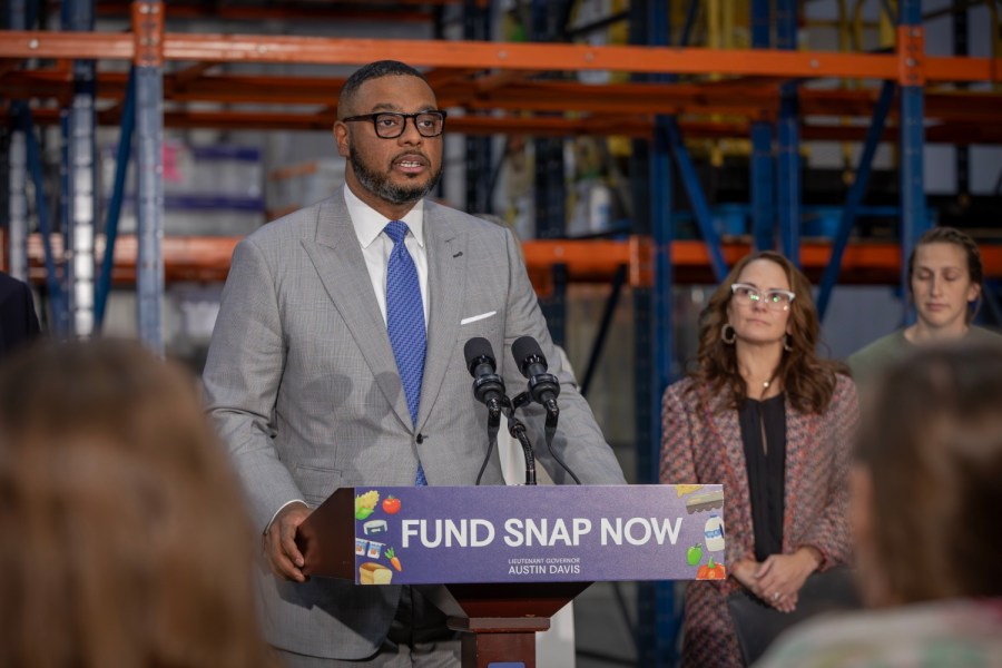 Lt. Gov. Austin Davis addresses need for SNAP benefits in food bank visit
