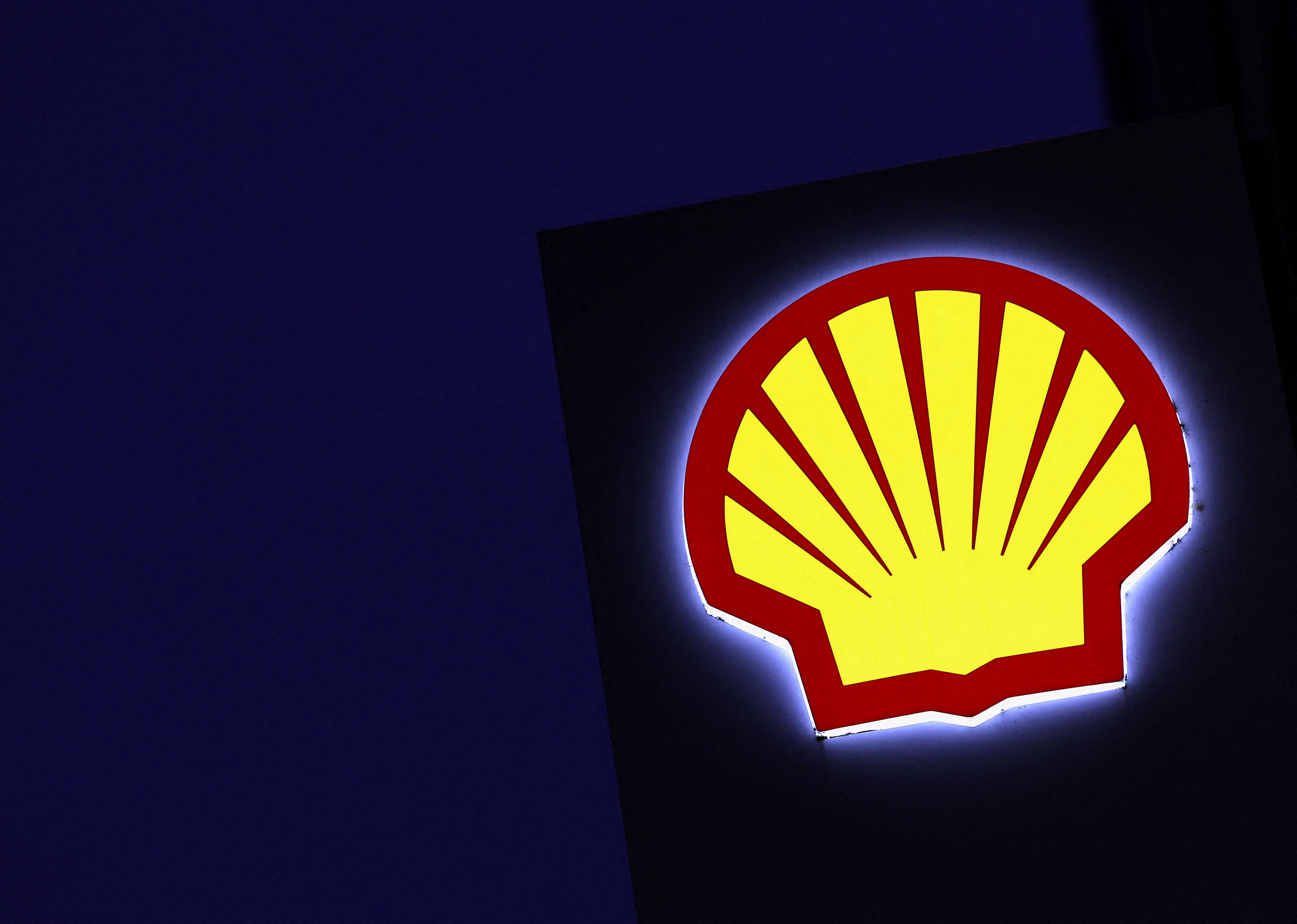 Shell profits dip but beat estimates amid $3.5bn share buyback