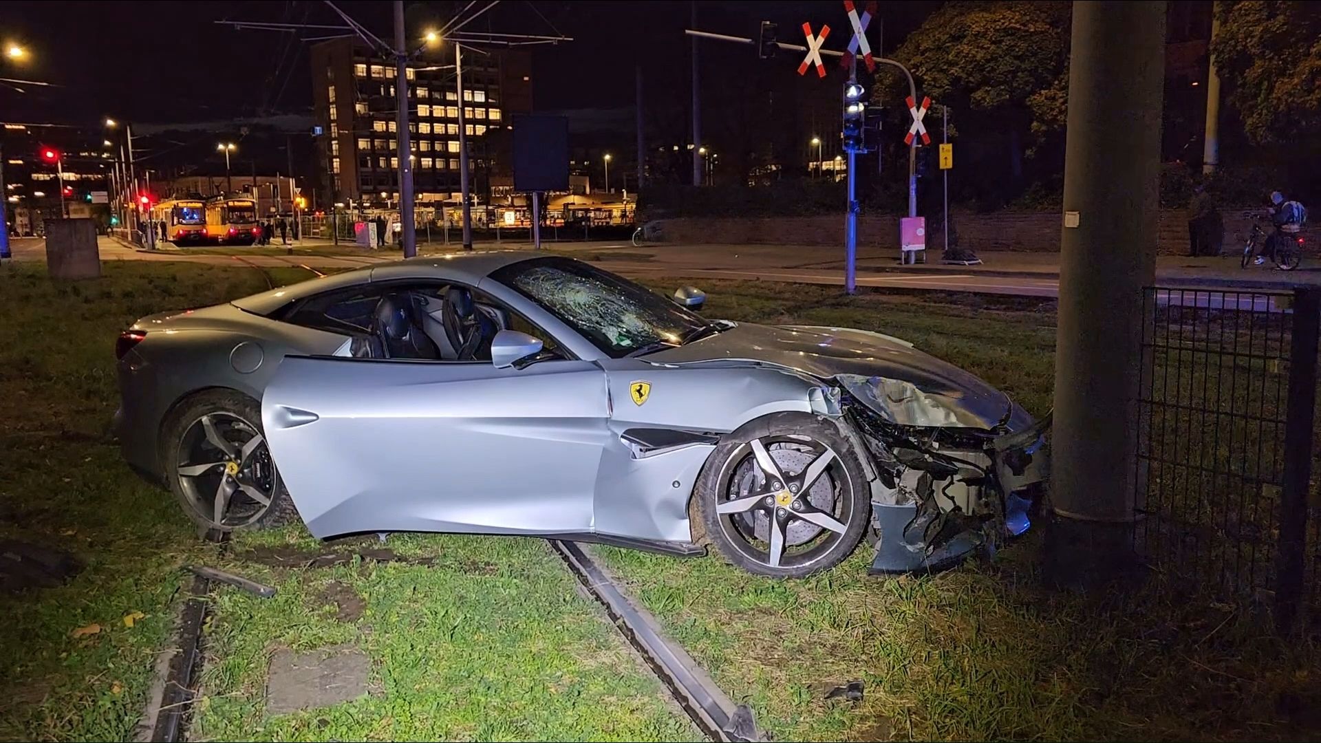 Ferrari verursacht Unfall in Karlsruhe