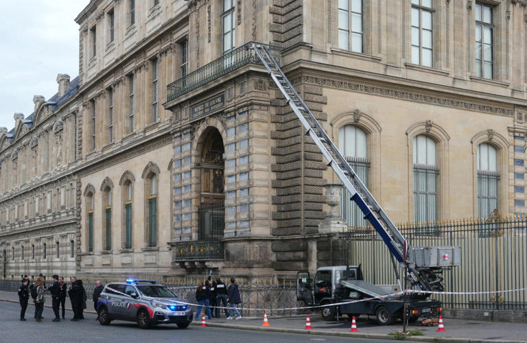 5 more arrests made in investigation into Louvre jewel heist