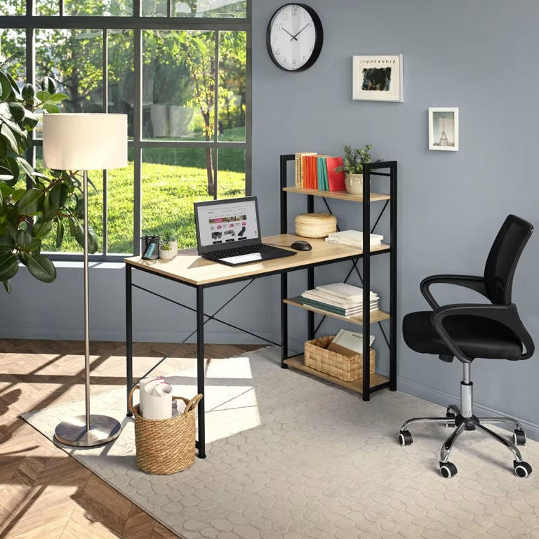 El escritorio de estilo industrial más práctico para equipar el despacho