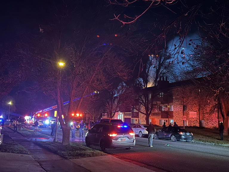 Crews respond to early morning apartment fire in Fargo