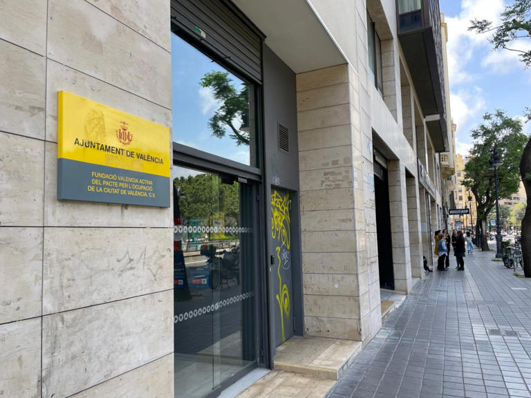 Los empleados de València Activa cobrarán la nómina con un mes de ...