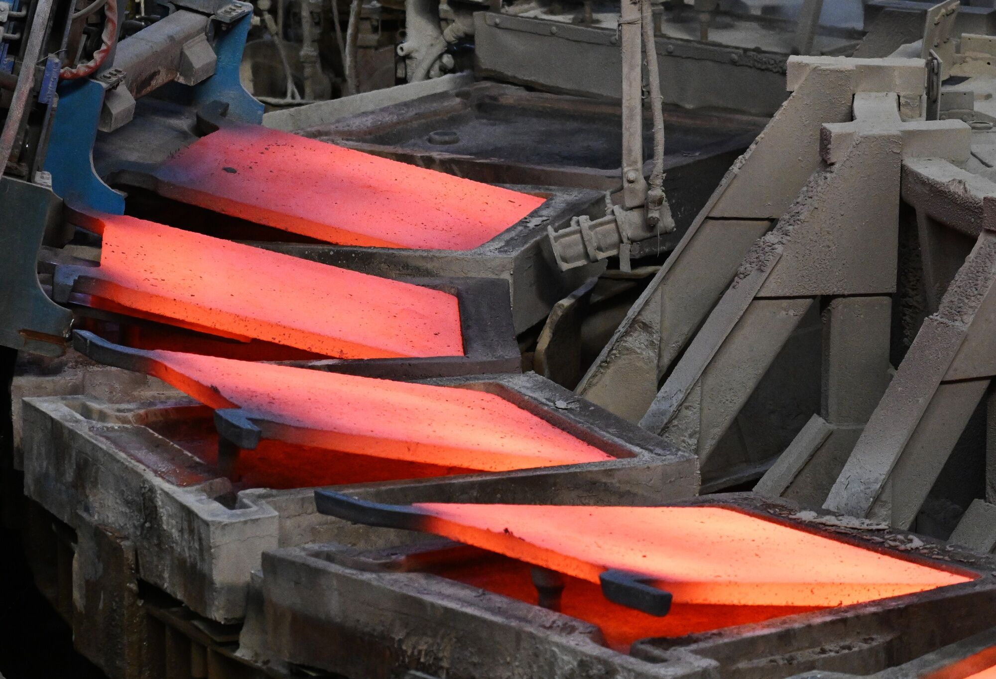 Copper Slides From Record on US Rate Outlook, Dollar’s Advance
