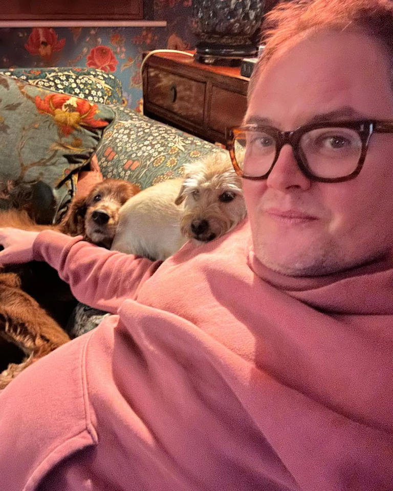 Inside Alan Carr's swanky London pad with cocktail bar