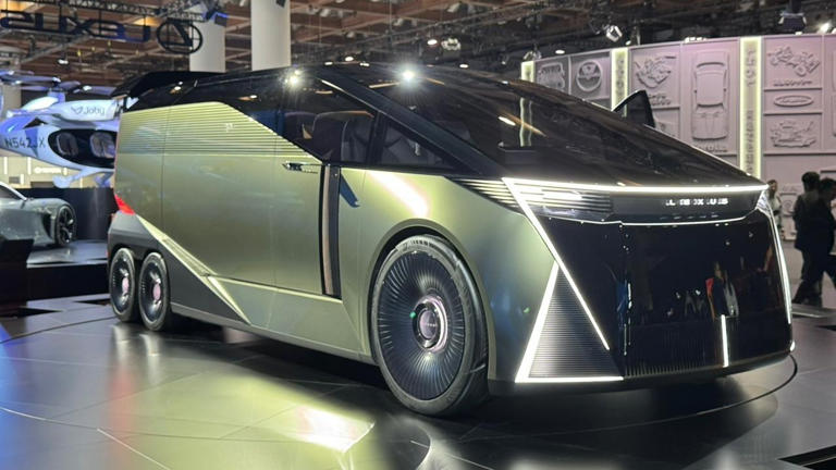 Lexus LS Concept revealed: The six-wheeled reinvention of luxury