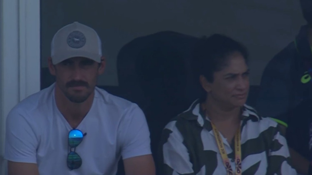 Mitchell Starc arrives in Navi Mumbai to support Alyssa Healy for AUS ...