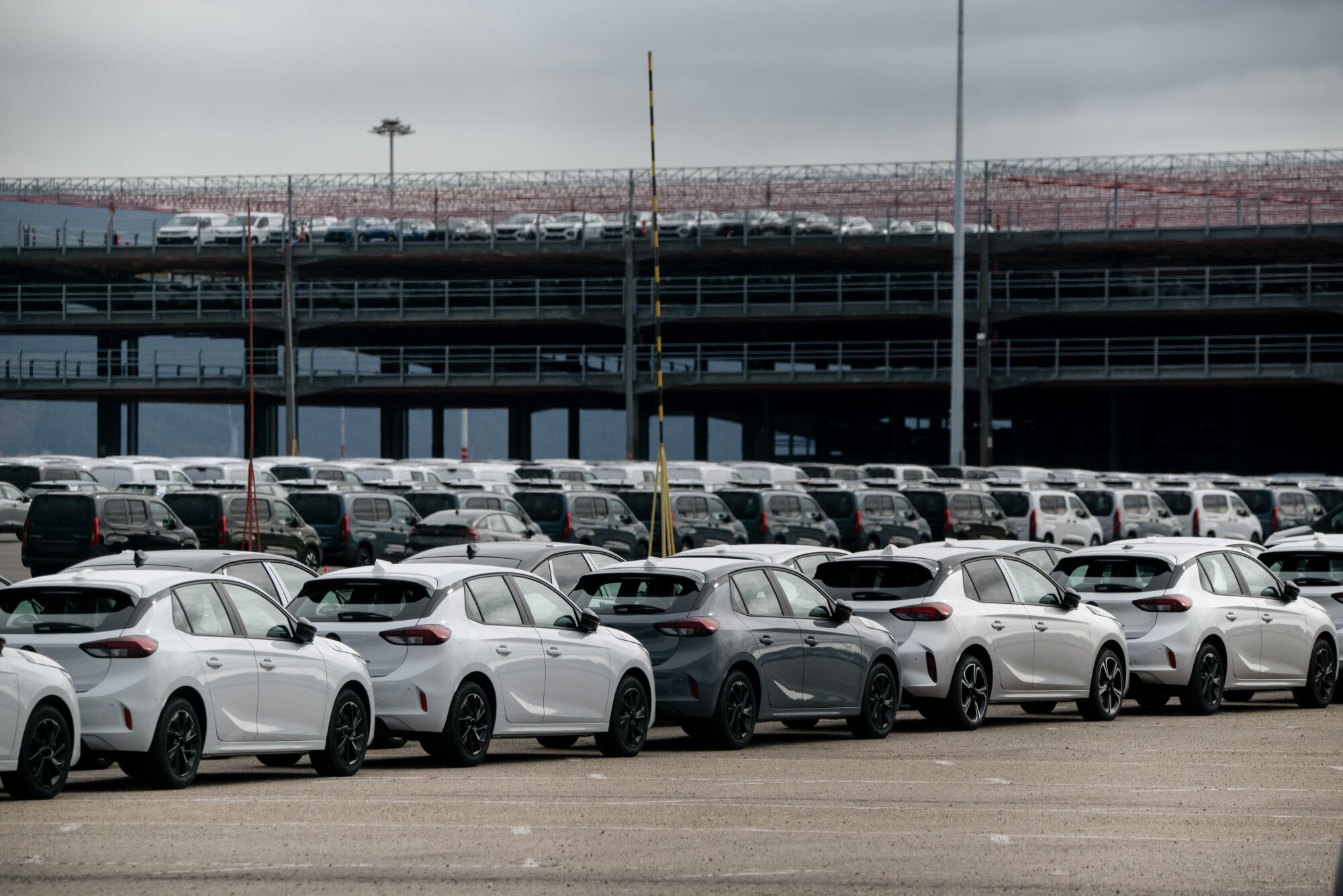 Stellantis Warning on Charges Overshadows Revenue Gain