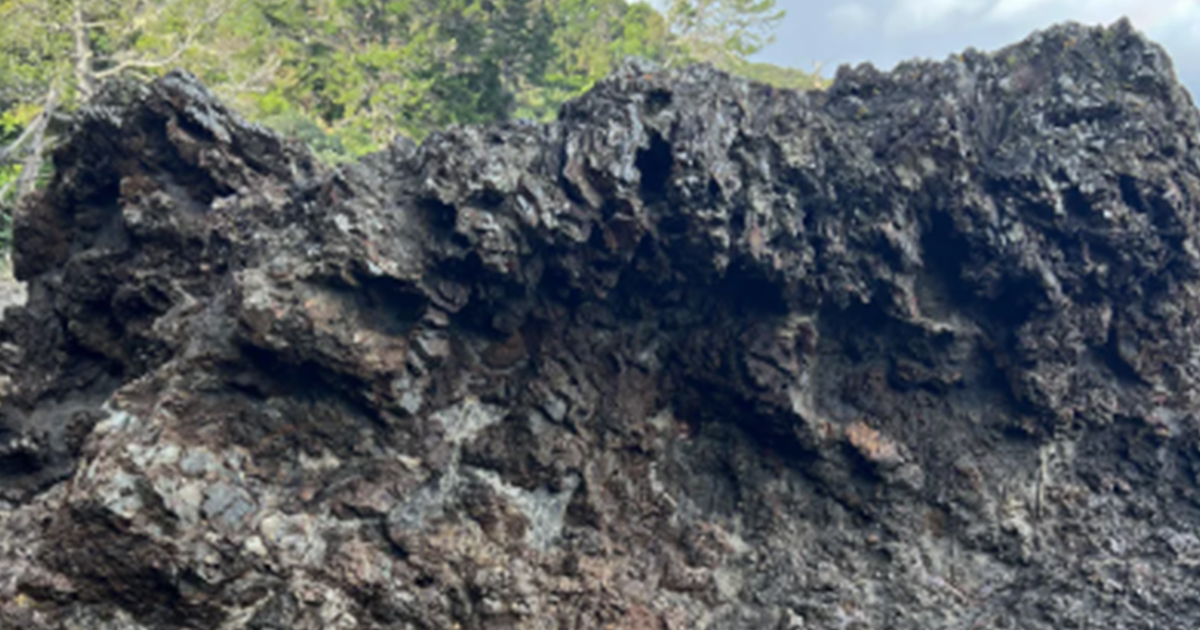 People are freaking out as mom posts scenic rock photo and ask people ...