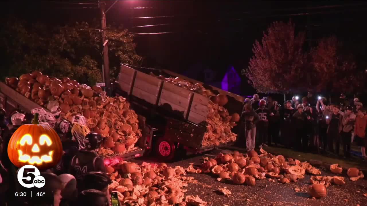 Teens gather for annual Chagrin Falls pumpkin roll