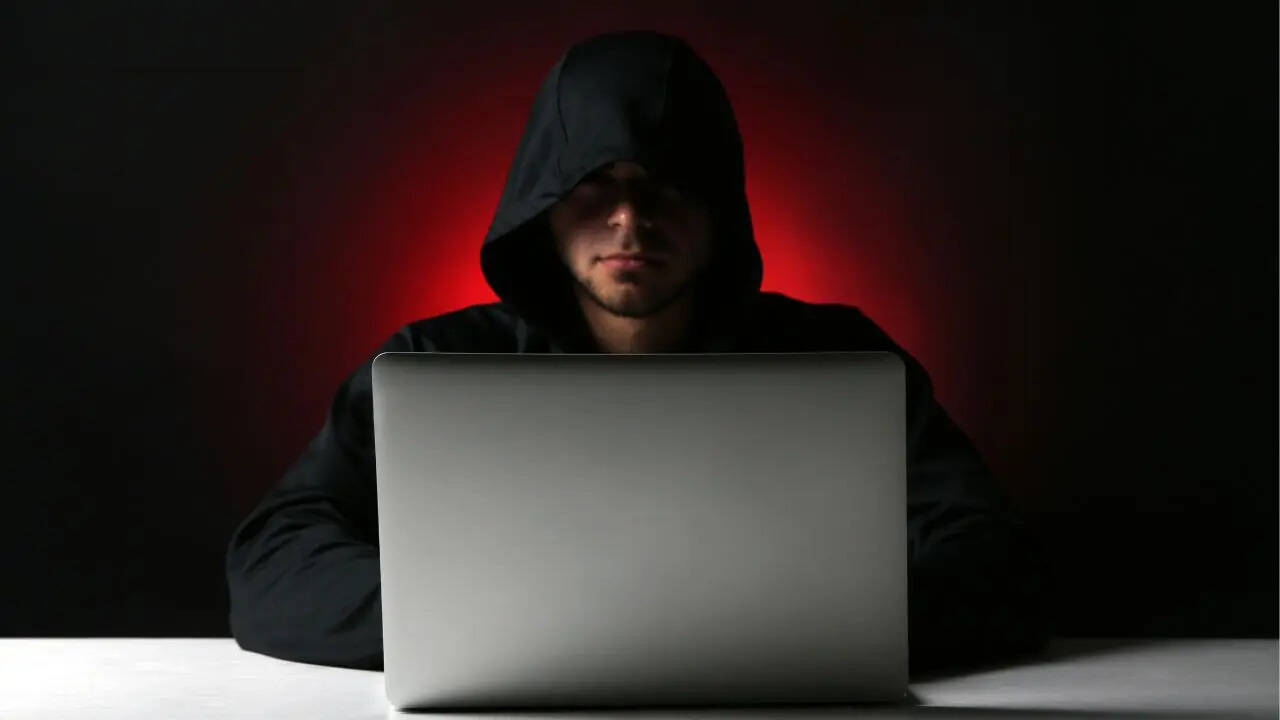 Delhi Scam Busted: Woman Loses Rs 11.95 Lakh in Loan Fraud | Inside ...