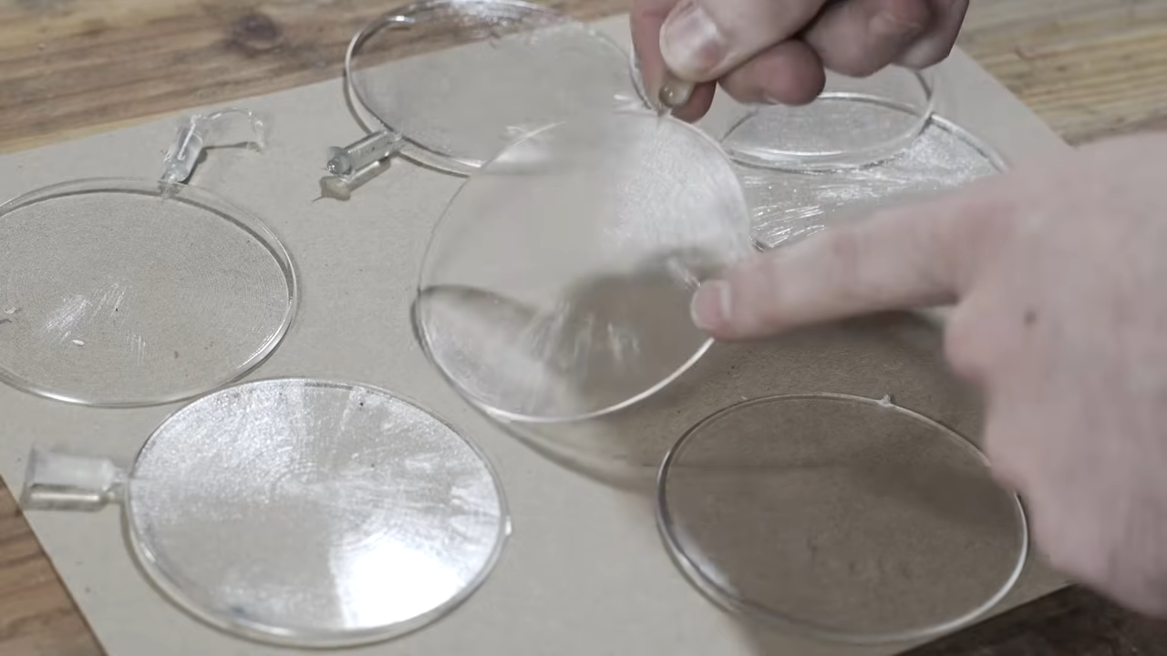How Acrylic Lenses Are Made Using Injection Molds