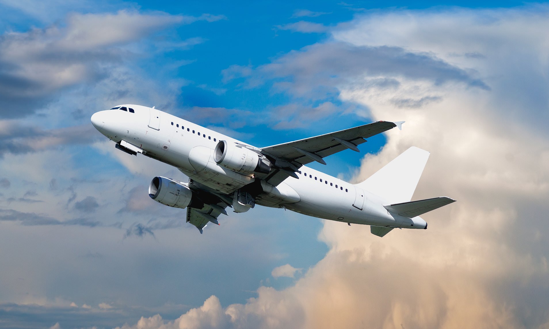 UK airline axes hundreds of jobs after cancelling ALL flights