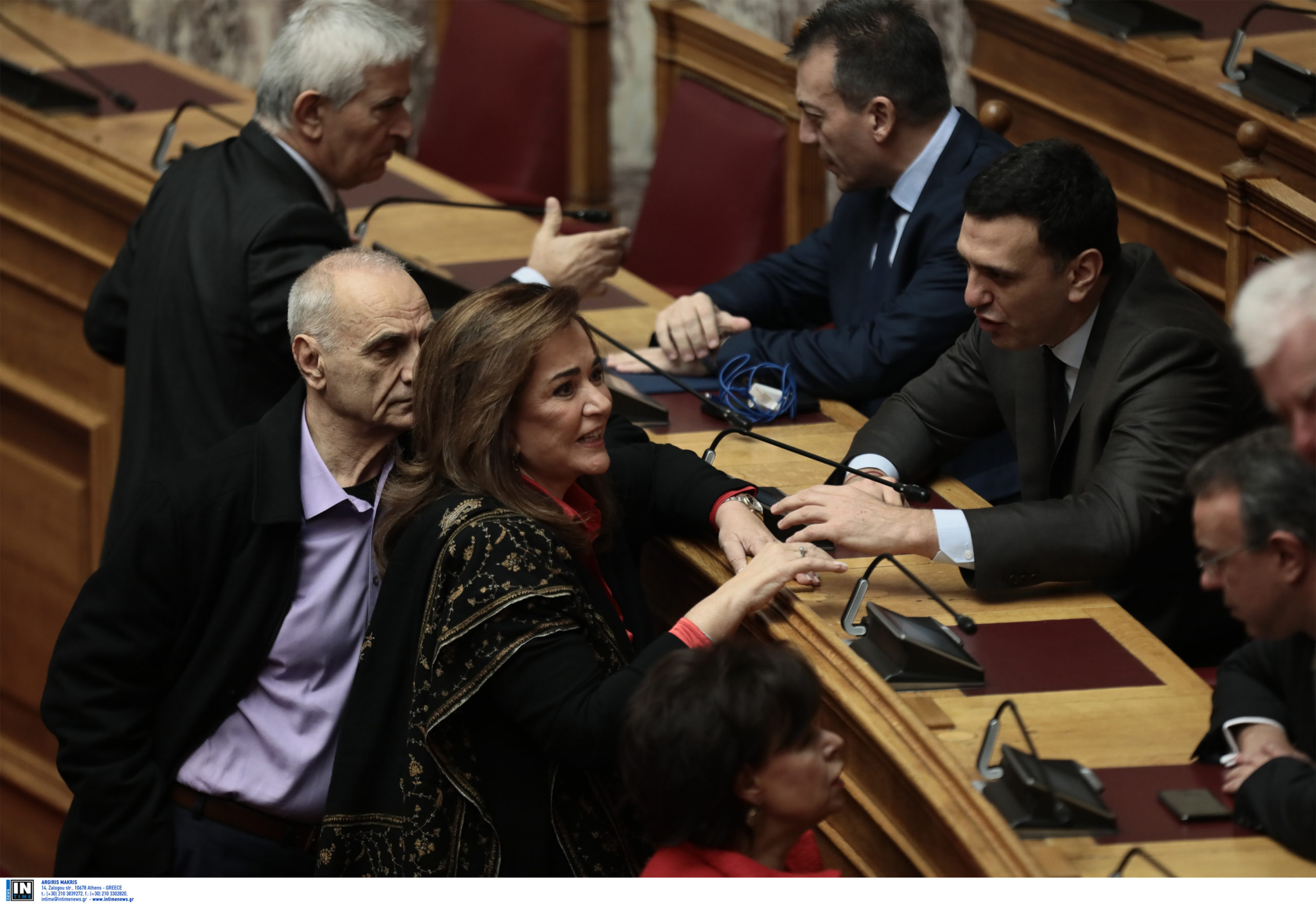 Ντόρα Μπακογιάννη κατά Κικίλια: «Παρορμητική απόφαση και αλαζονική ...