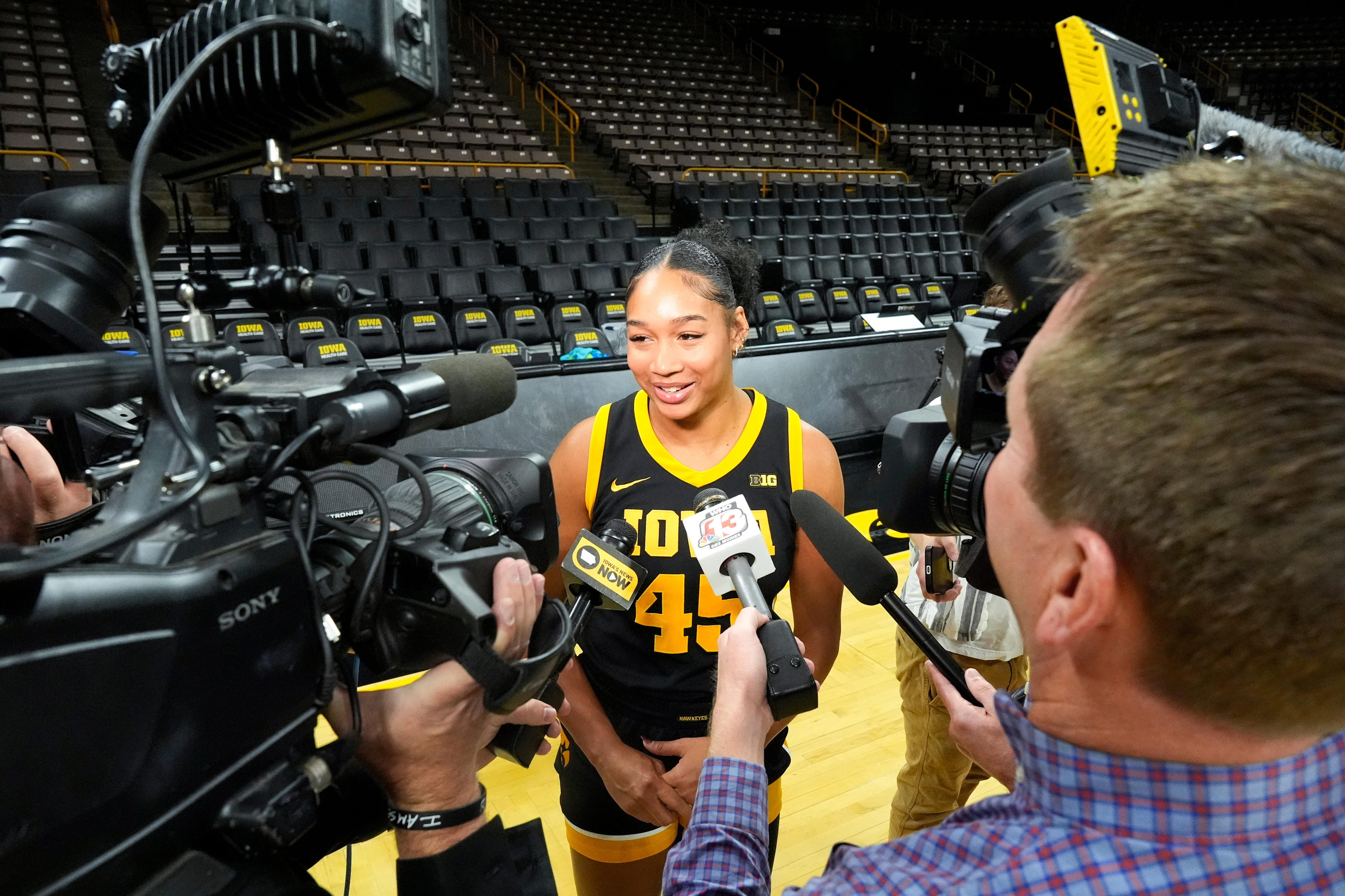 Big Ten Network analyst lists Iowa women's basketball star in top 5 ...