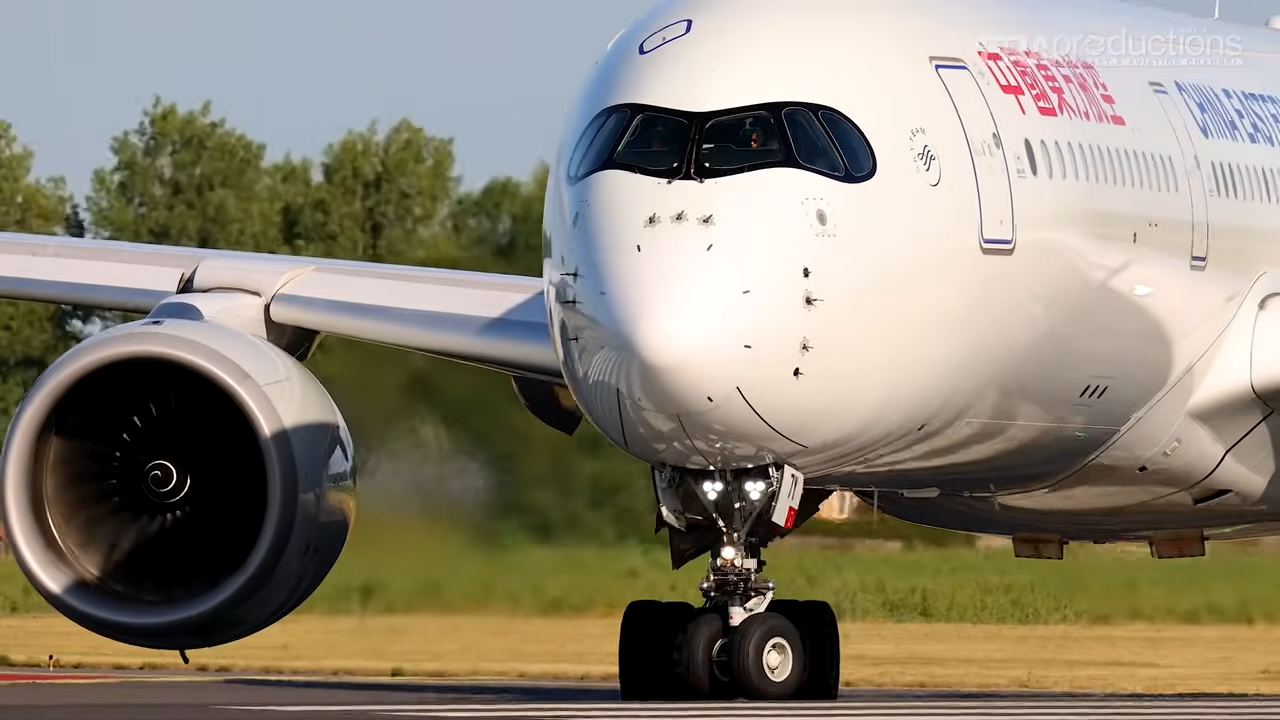 Aviation Giants Rule the Skies Over Amsterdam