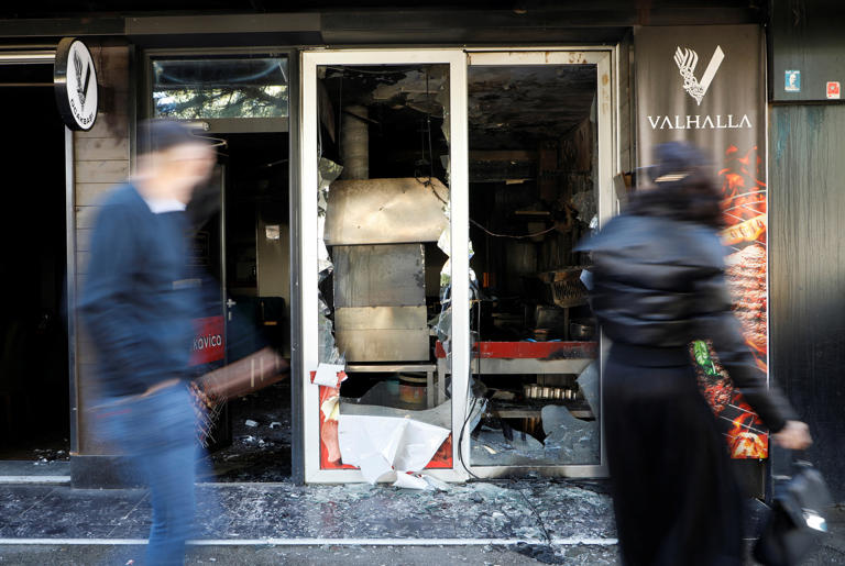 «Έξω οι Τούρκοι»: Κλιμακώνεται η ένταση στο Μαυροβούνιο - Το μαχαίρωμα ...