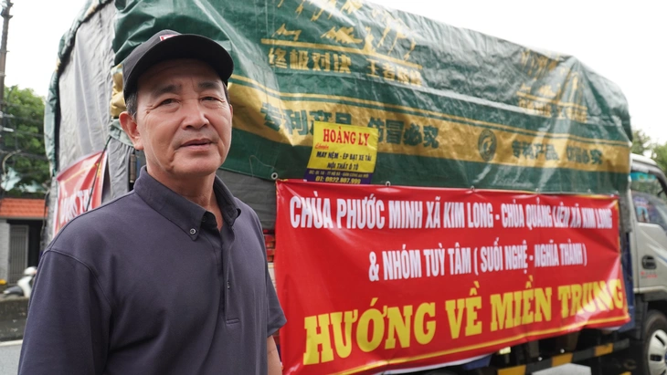 Bà con Quảng Trị xa quê gửi quà cứu trợ vùng lũ Huế, cơ quan ở Đà Nẵng ...