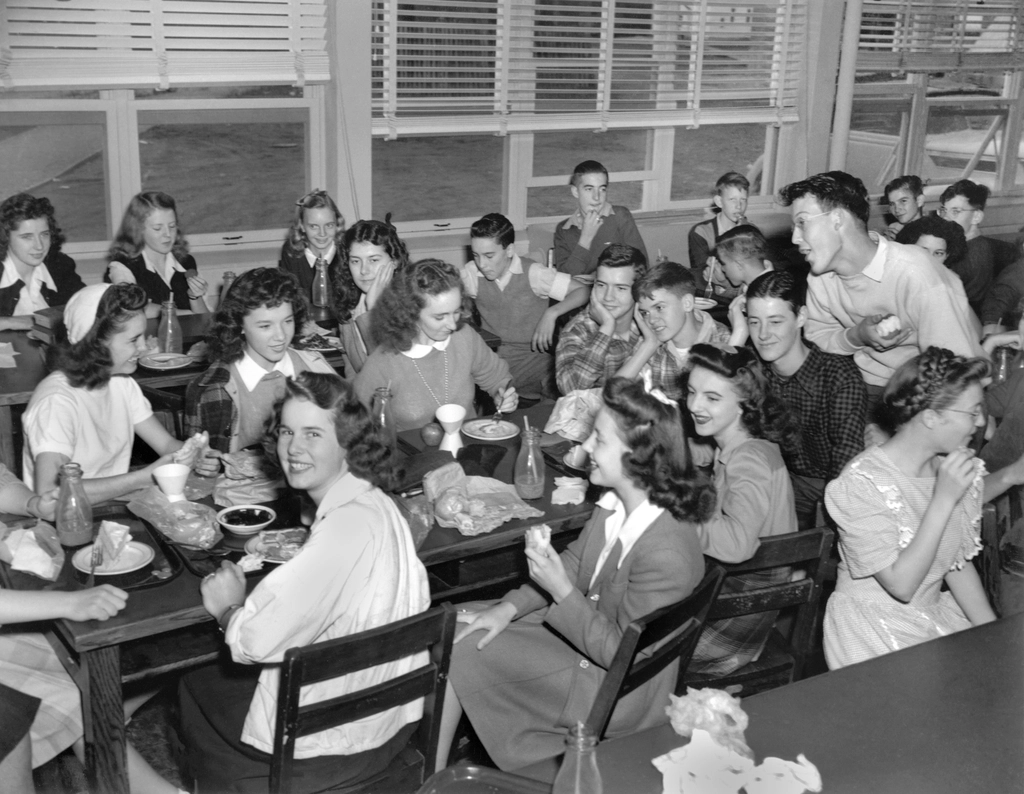 Vintage School Lunches From the '70s That Kids Loved - and Parents Hated