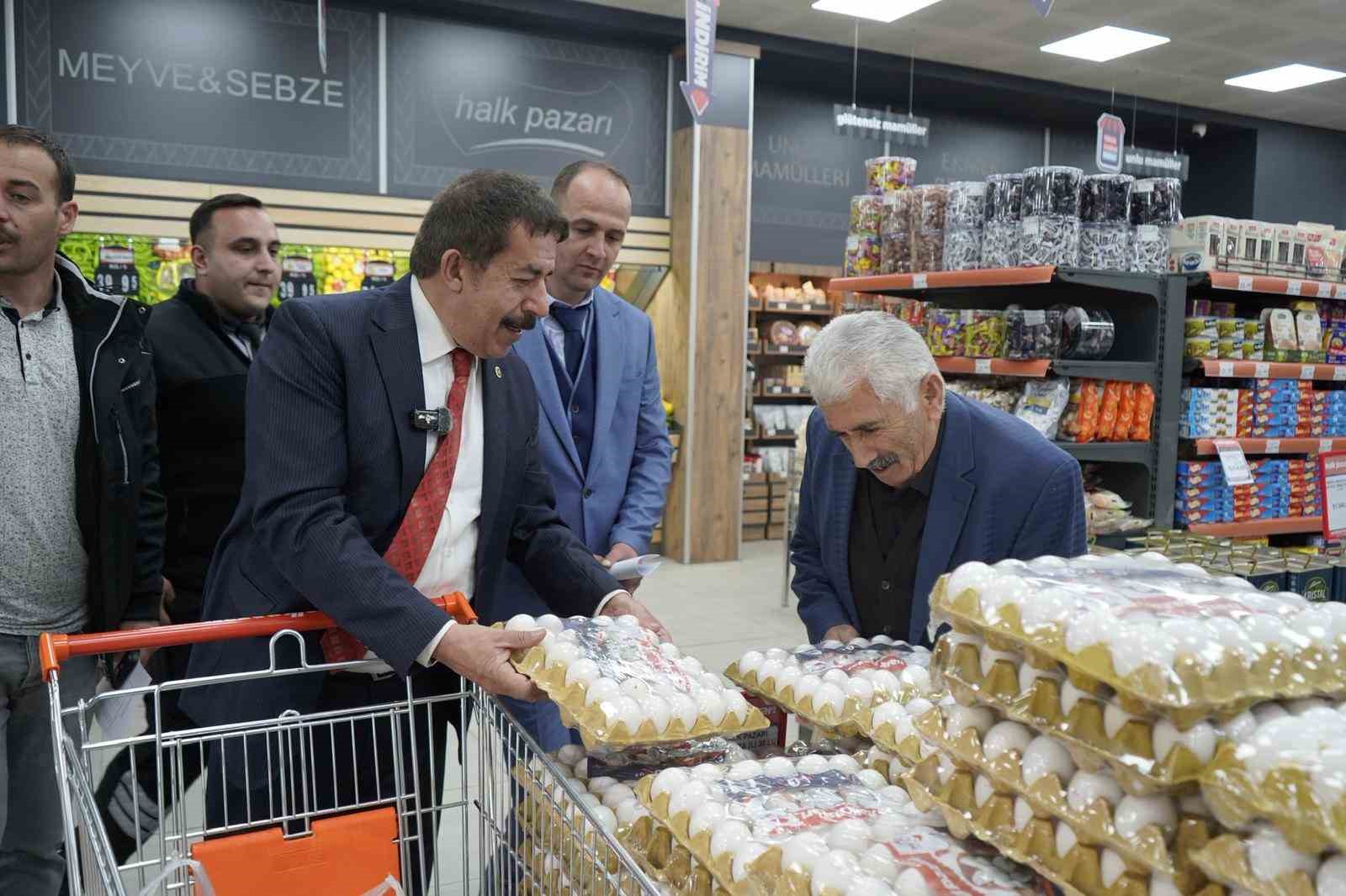 Ak Parti Milletvekili Fırat, Halk Pazarı marketinde alışveriş yaptı