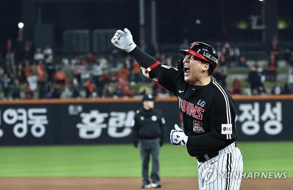 ‘기적의 9회 6득점’ LG, V4까지 ’1승‘ 남았다!... 한화에 7-4 대역전승[KS4]