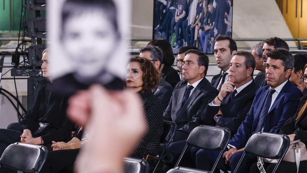 Rueda respalda a Mazón tras las críticas recibidas en el funeral de la ...