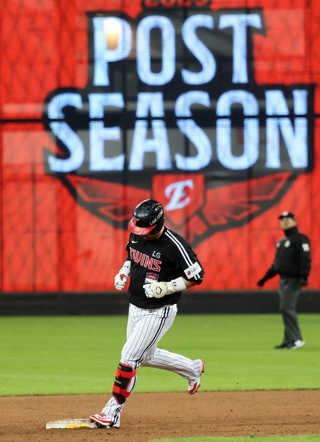 ‘통합우승까지 1승 남았다!’ LG, ‘김현수 역전 2타점 결승타’ 앞세워 한화에 0-3→7-4 대역전승…KS 3승 1패 [MK KS4]