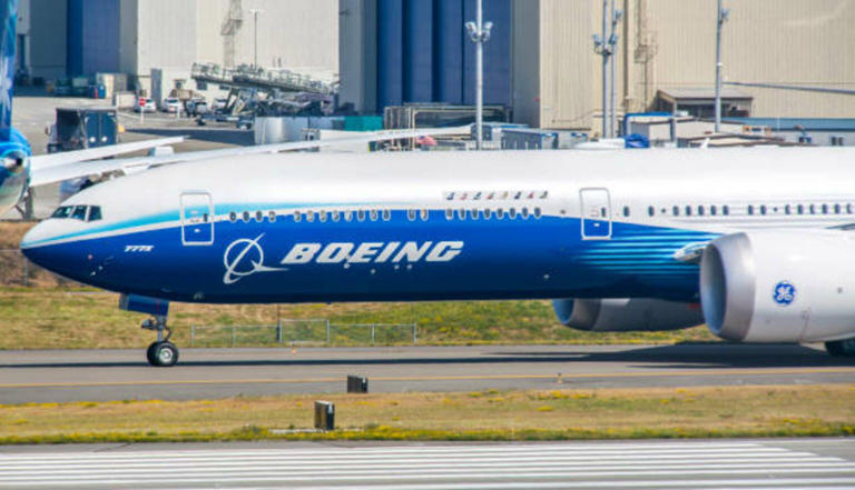 Boeing downgraded at Deutsche Bank on slower cash flow recovery ...