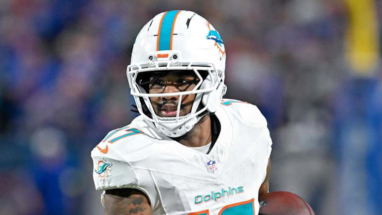 Jaylen Waddle, Derrick Henry, And 3 Other Underdog Props for Dolphins ...
