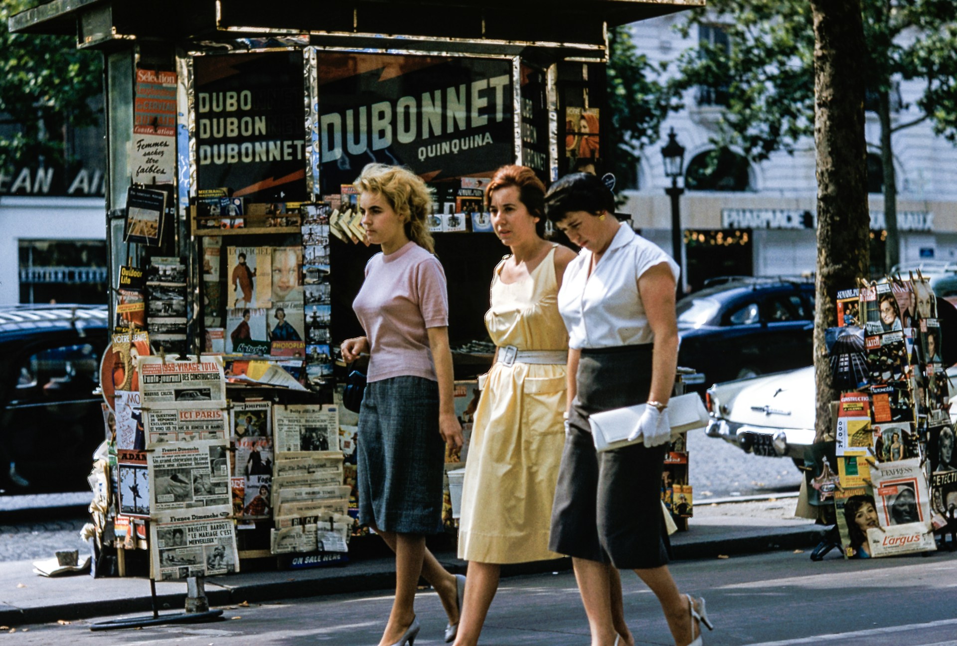 Essential Etiquette Rules That are Obsolete