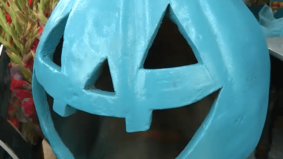Teal pumpkin project provides safer Halloween for kids with food allergies