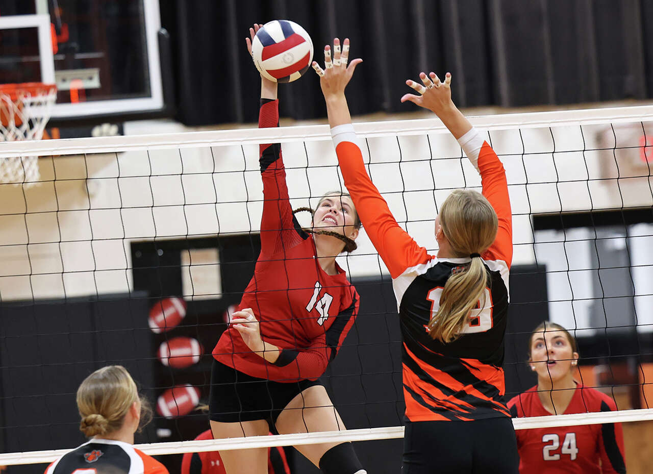 Carrollton, Calhoun win regional semis, set up volleyball title date