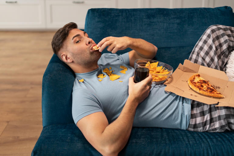 Reaching for snacks often? Know what triggers cravings and how food ...