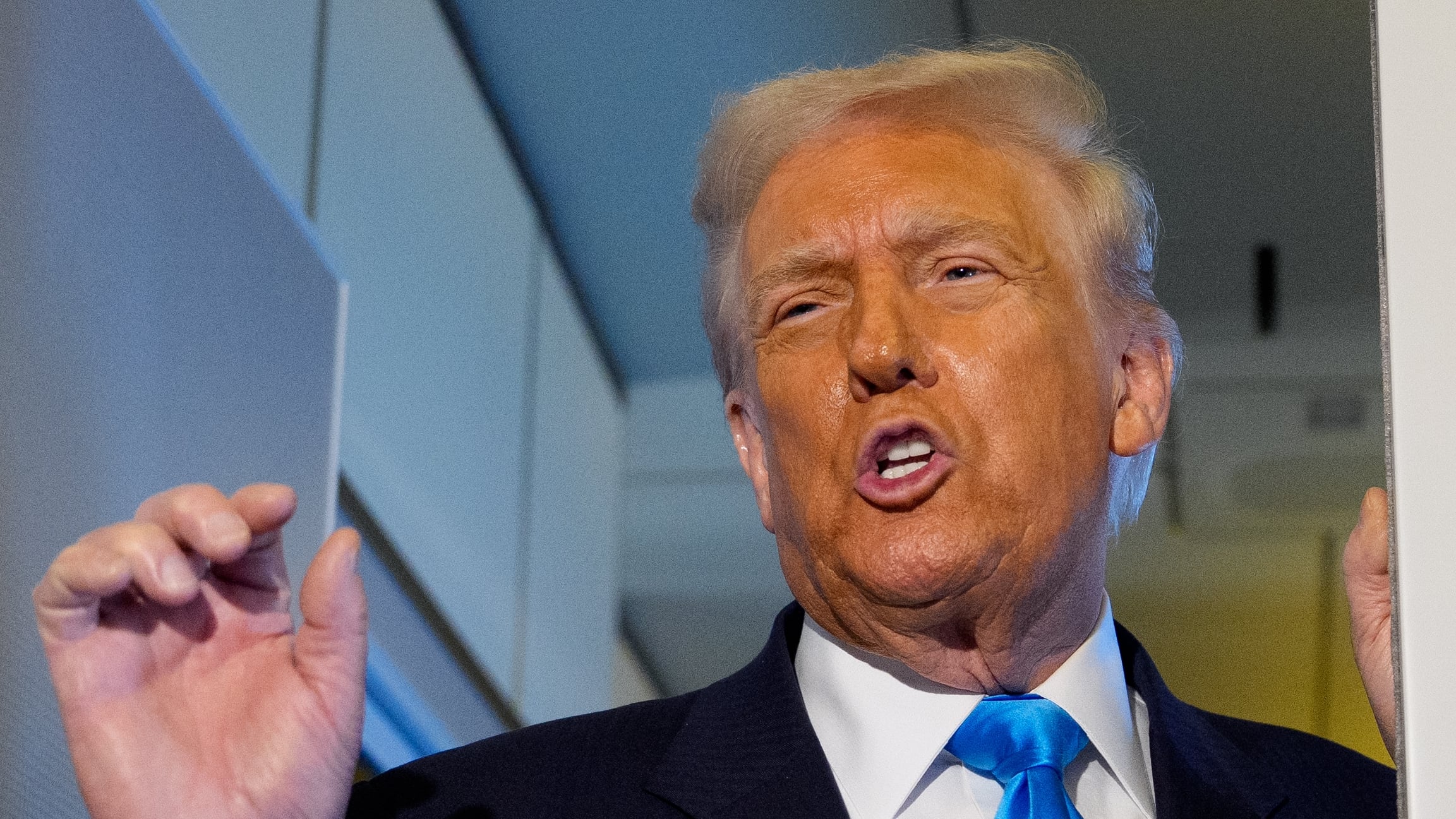 Trump Attacks ‘Ugly’ Enemy in Air Force One Tantrum