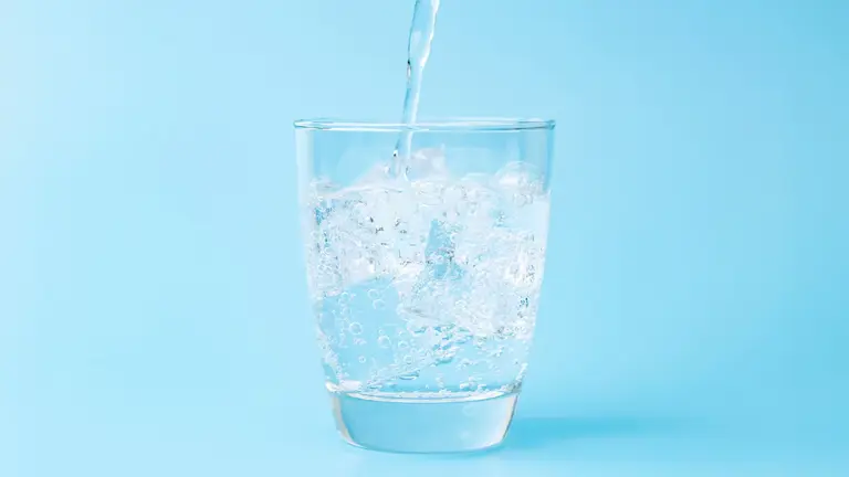8 side effects of carbonated water and 3 claims to stop believing