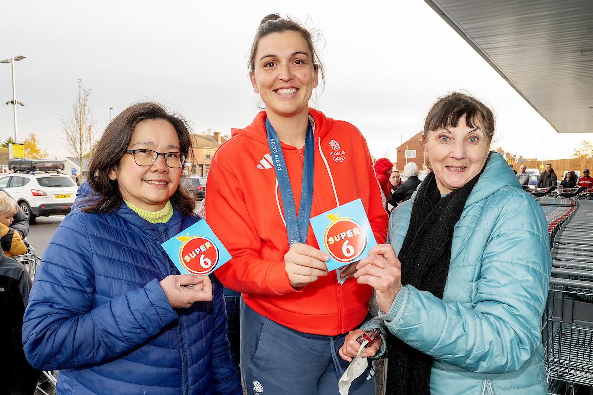 New Aldi store in Brimington welcomes Olympic hero to perform opening ceremony