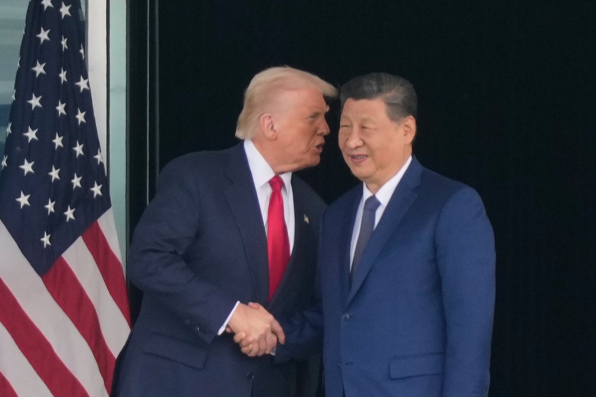 Trump and Xi shake hands for 27 seconds