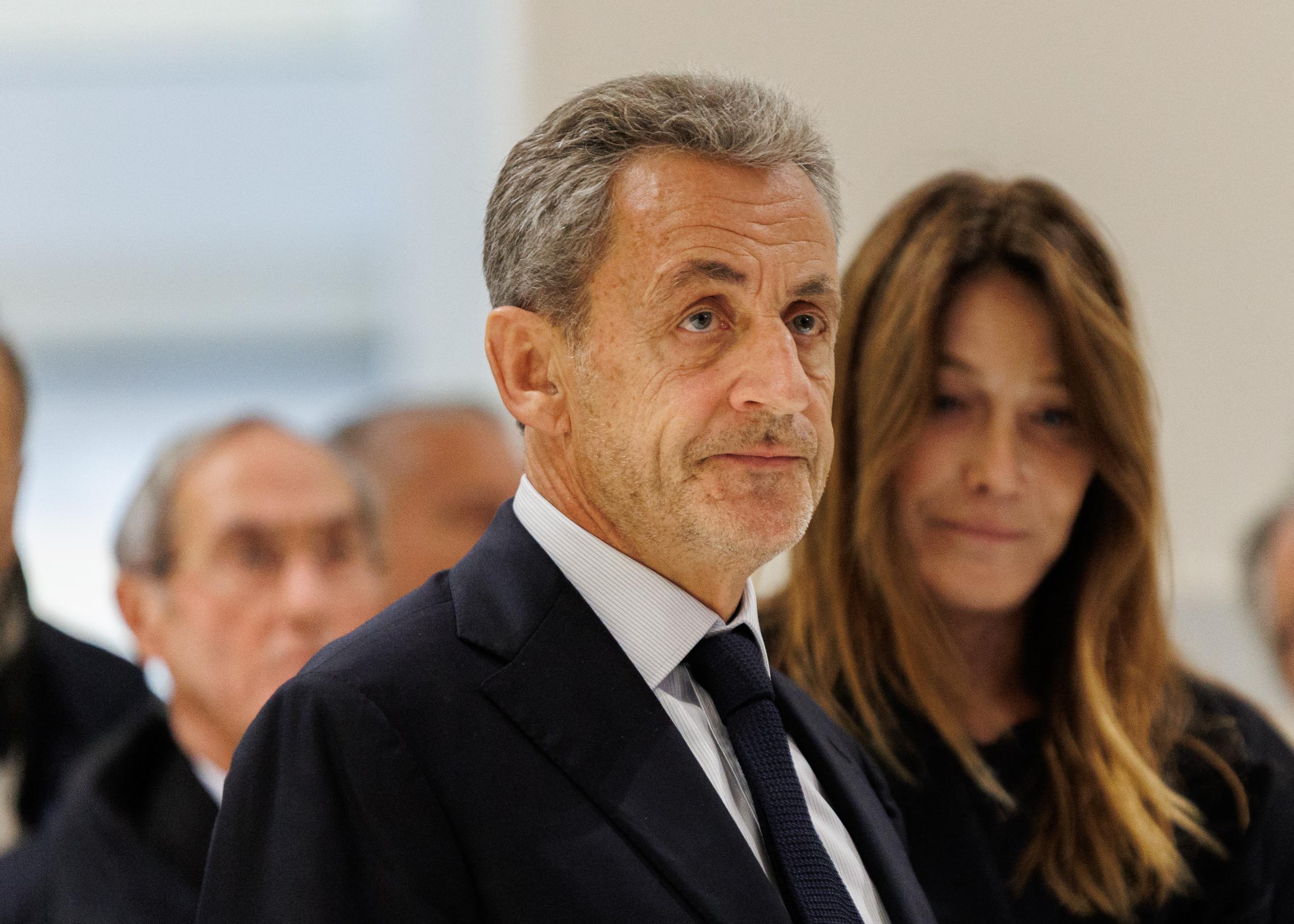 "Il faut arrêter les larmes” : Nicolas Sarkozy privilégié en prison ...