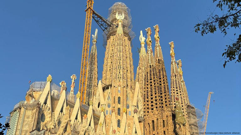 Sagrada Familia becomes world's tallest church