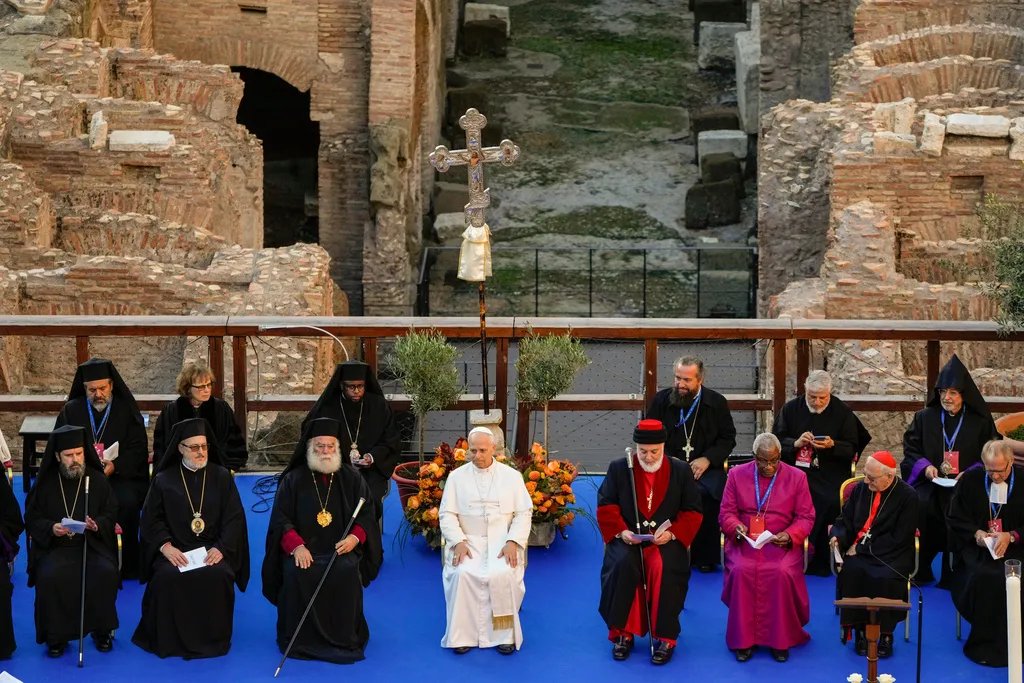 Assyrian leader Mar Awa III gifts Pope Leo jersey for wrong Chicago ...
