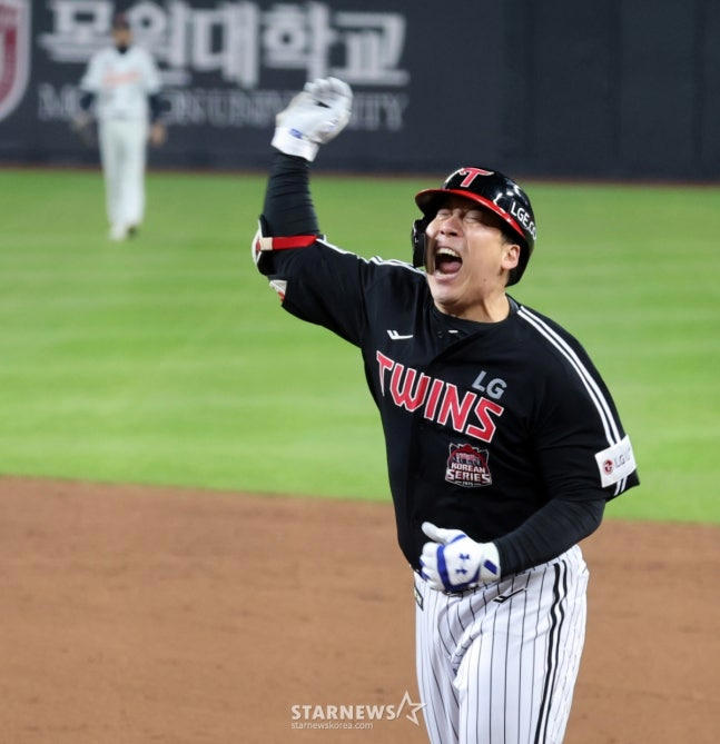 LG 우승 확률 95% 잡았다! 9회 6득점 빅이닝 대폭발→한화에 7:4 역전승... KS 우승 '-1' [KS4 현장리뷰]