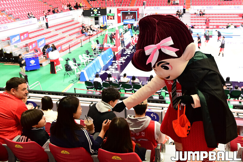 [화보] 수원 KT, 울산에서 현대모비스와 접전끝에 76-73으로 승리