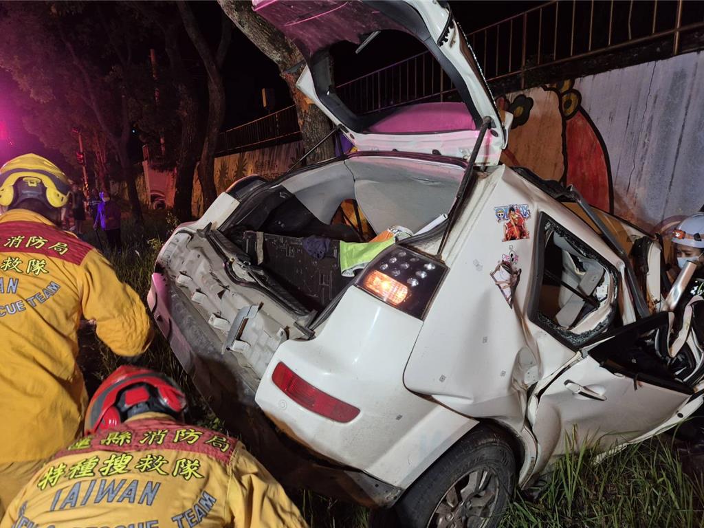 花蓮吉安休旅車自撞 6人受困送醫、1童OHCA救回