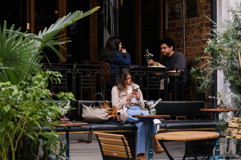 10 Subtle Habits That Reveal Someone’s True Personality