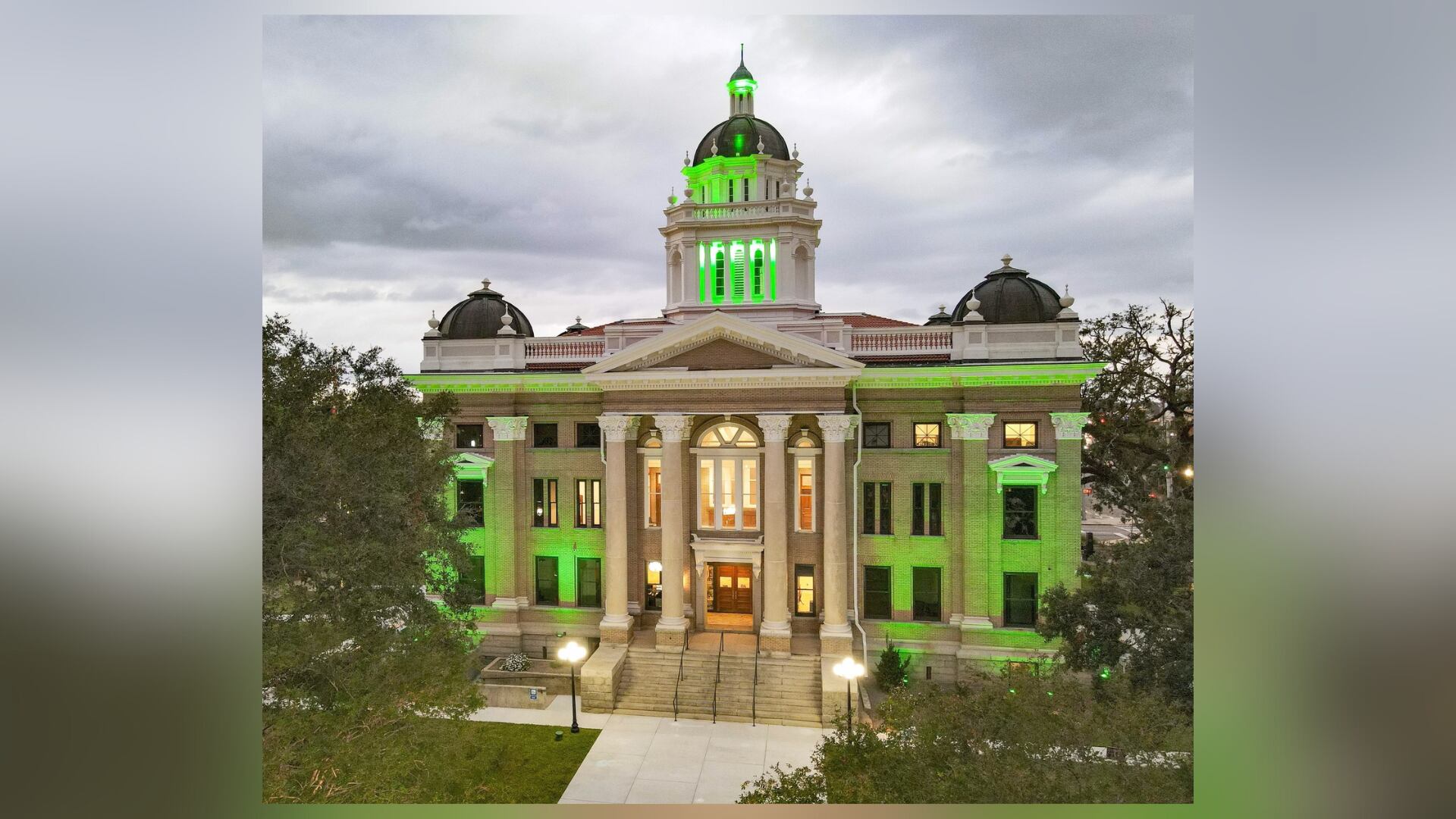 Lowndes County Courthouse to shine green in support of veterans During ...