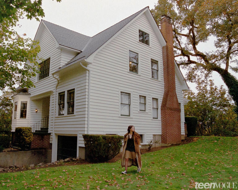 Twilight Star Mackenzie Foy on Renesmee, Fourth Wing Fancasts, and How ...