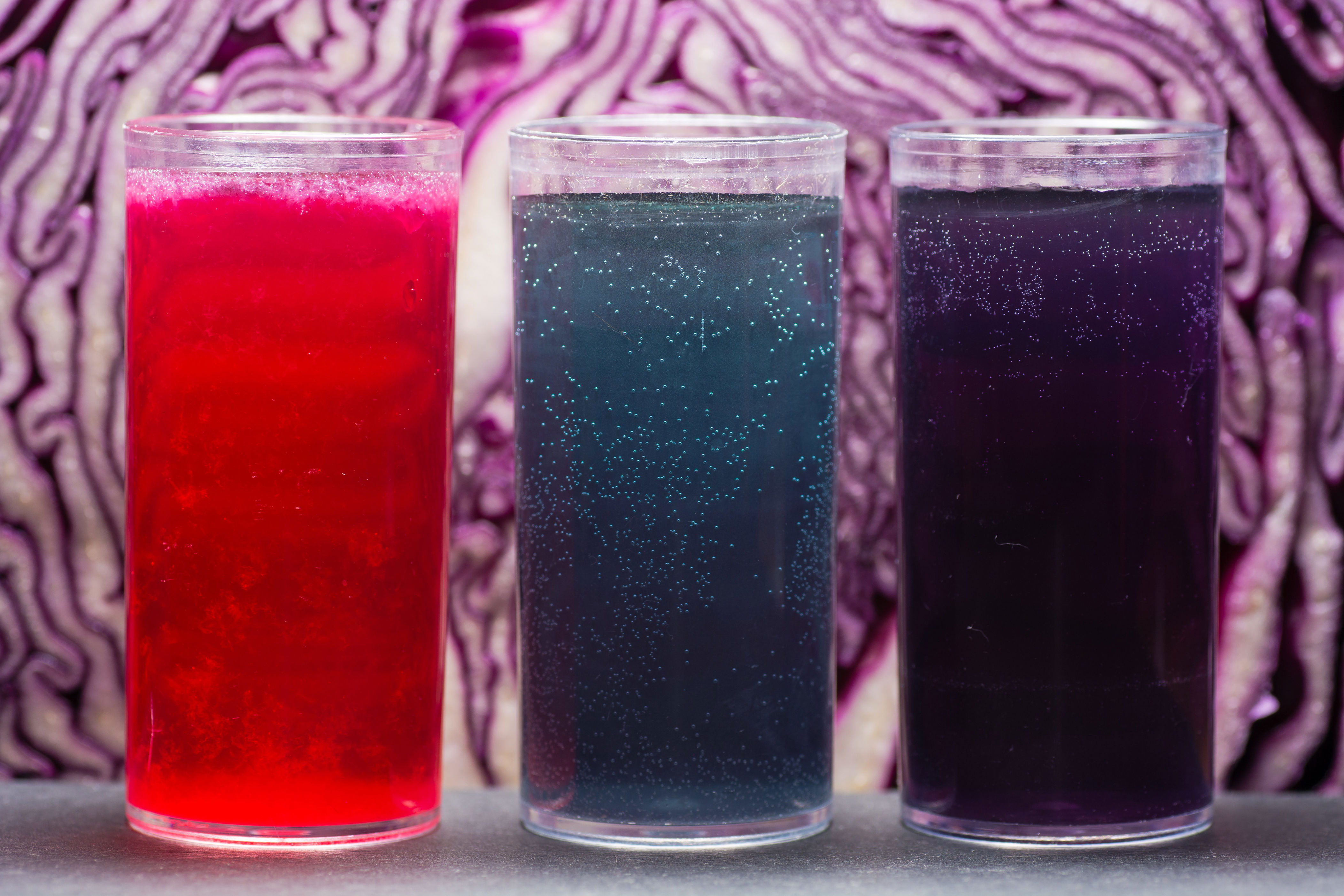 Cette infusion change de couleur comme par magie et c'est grâce à un ...