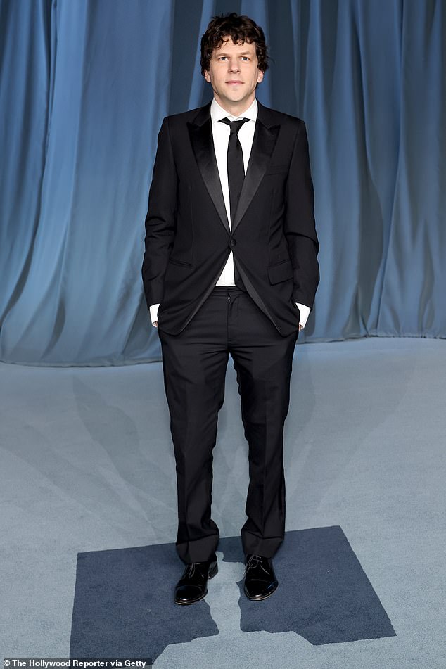 Jesse Eisenberg is donating his KIDNEY to a stranger in just six weeks ...