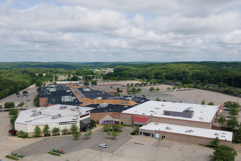 Records reveal price Electric Boat paid for Crystal Mall in Waterford