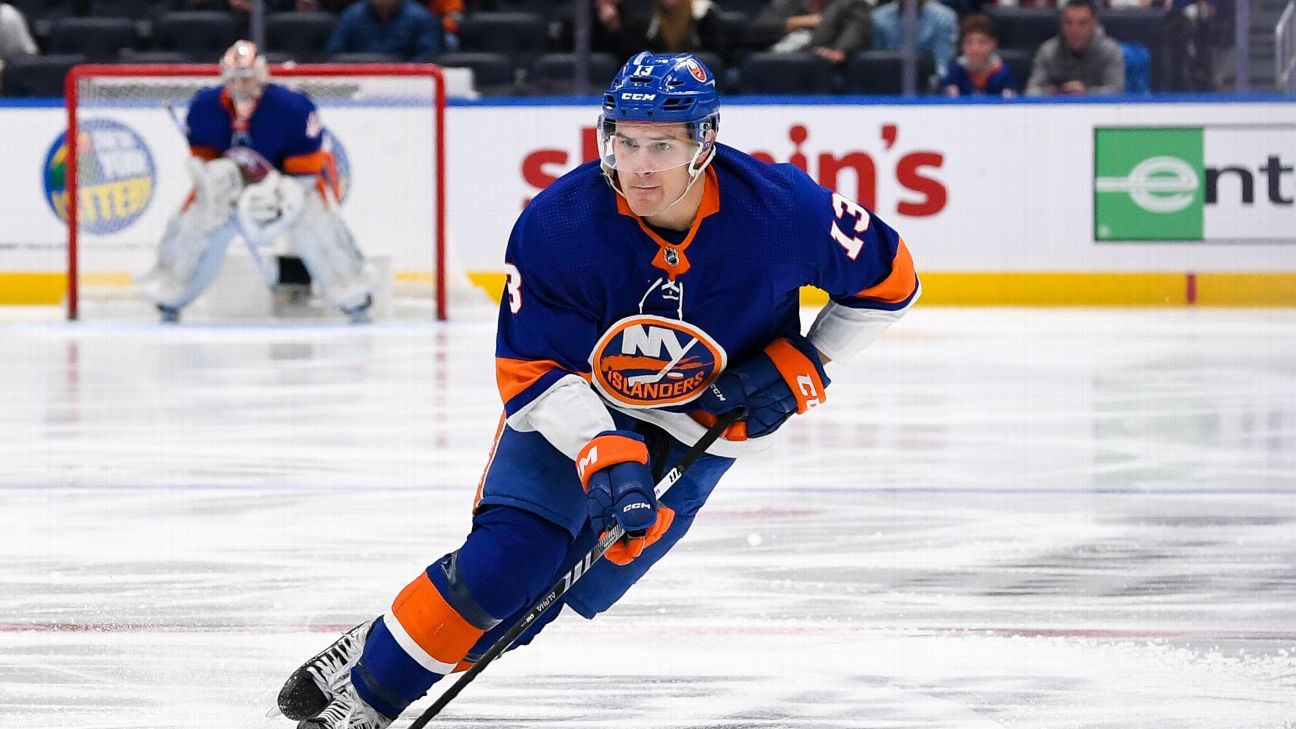 Islanders' Patrick Roy benches tardy Mathew Barzal vs. Canes